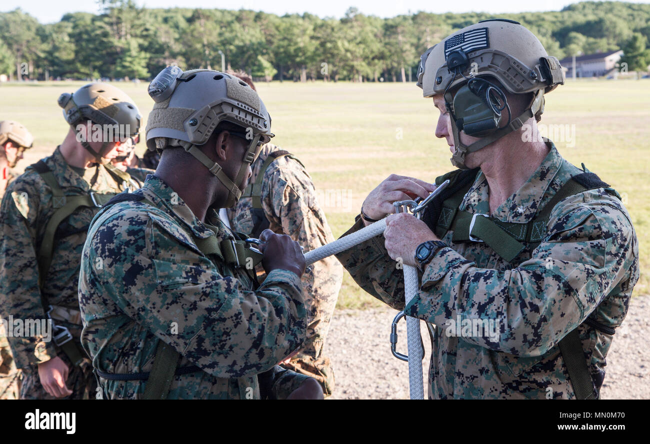 Marines with Echo Company, 4th Reconnaissance Battalion based in Joliet ...