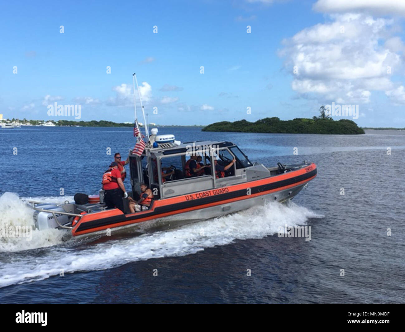A 29-foot Response Boat Small-II boatcrew from Coast Guard Station Fort ...