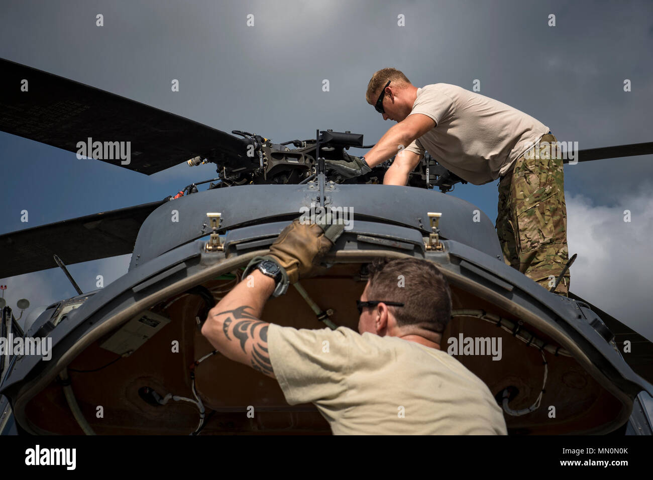 325 fighter wing hi-res stock photography and images - Alamy