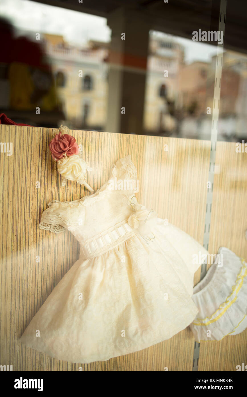 Childrenswear fashion shop window childrens store mannquins kids ...