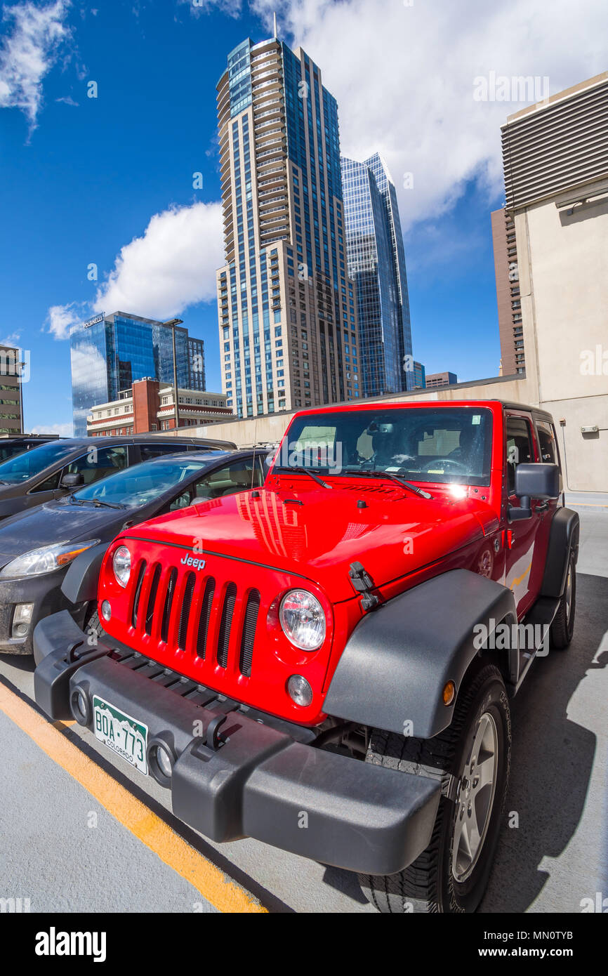 Rooftop car park hi-res stock photography and images - Alamy