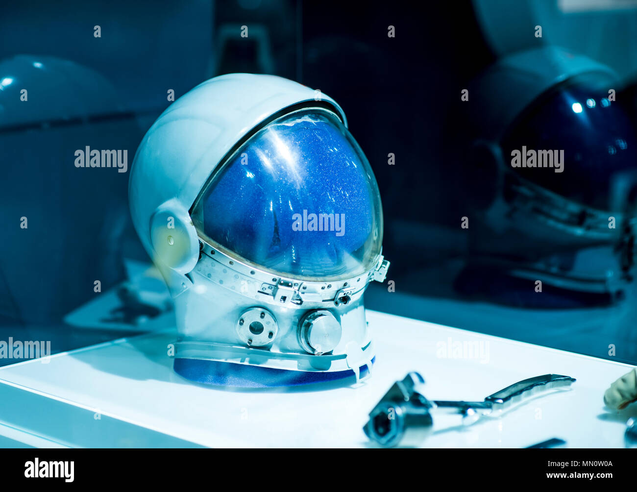 Space helmet hi-res stock photography and images - Alamy