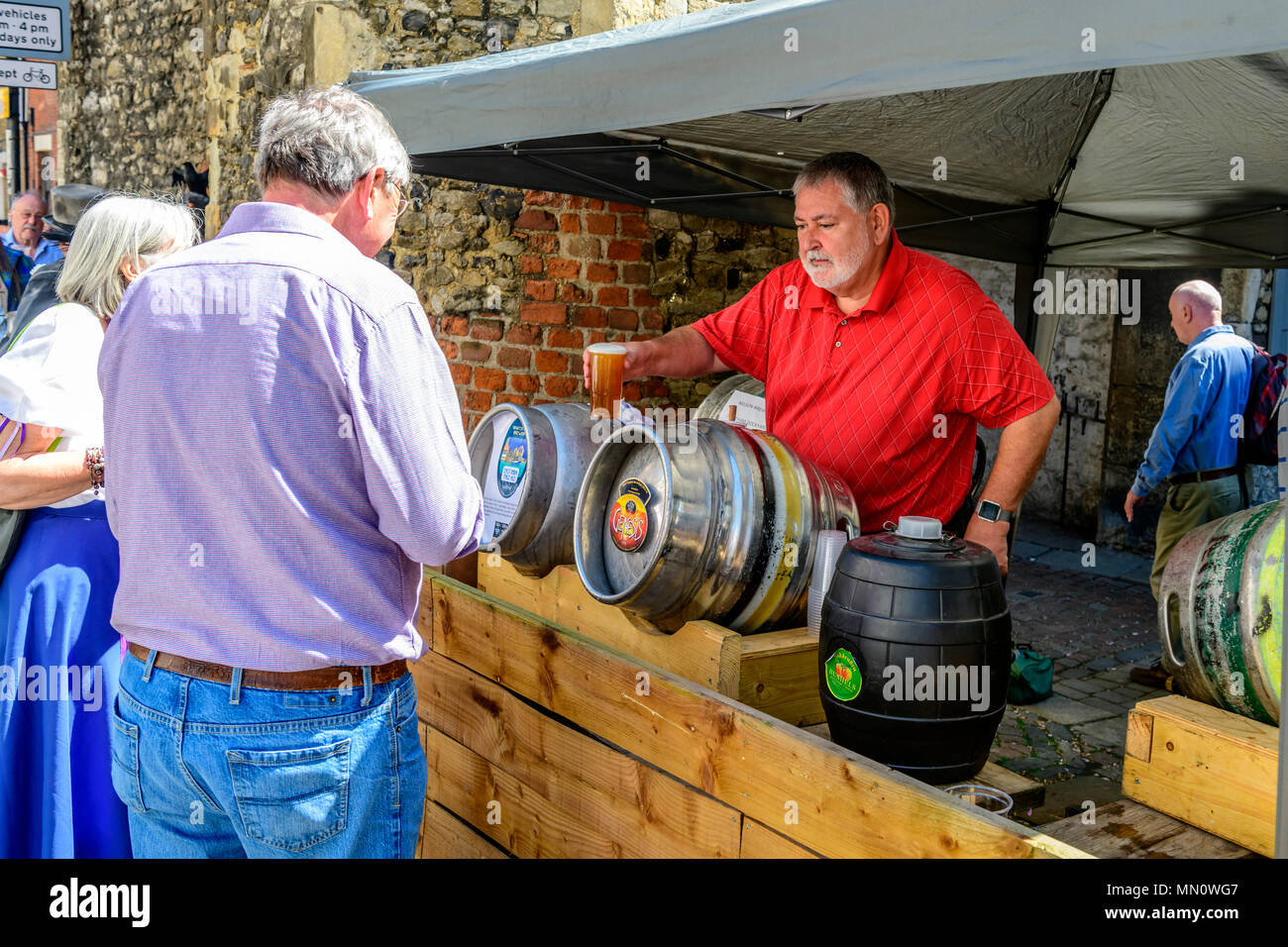 Beer barrel man hi-res stock photography and images - Alamy