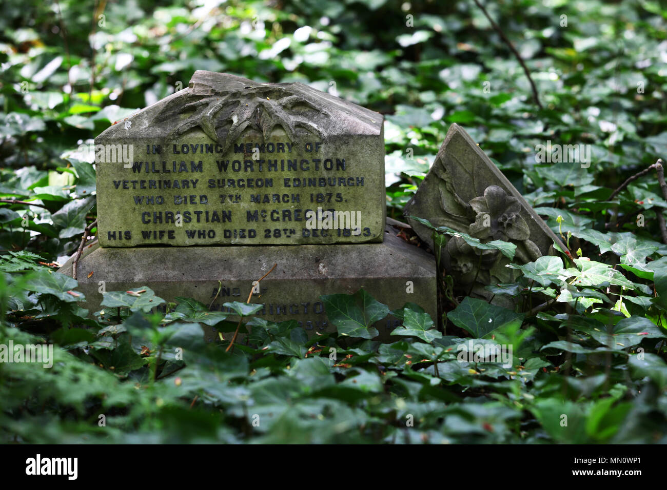 Graveyard warriston cemetery hi-res stock photography and images - Alamy