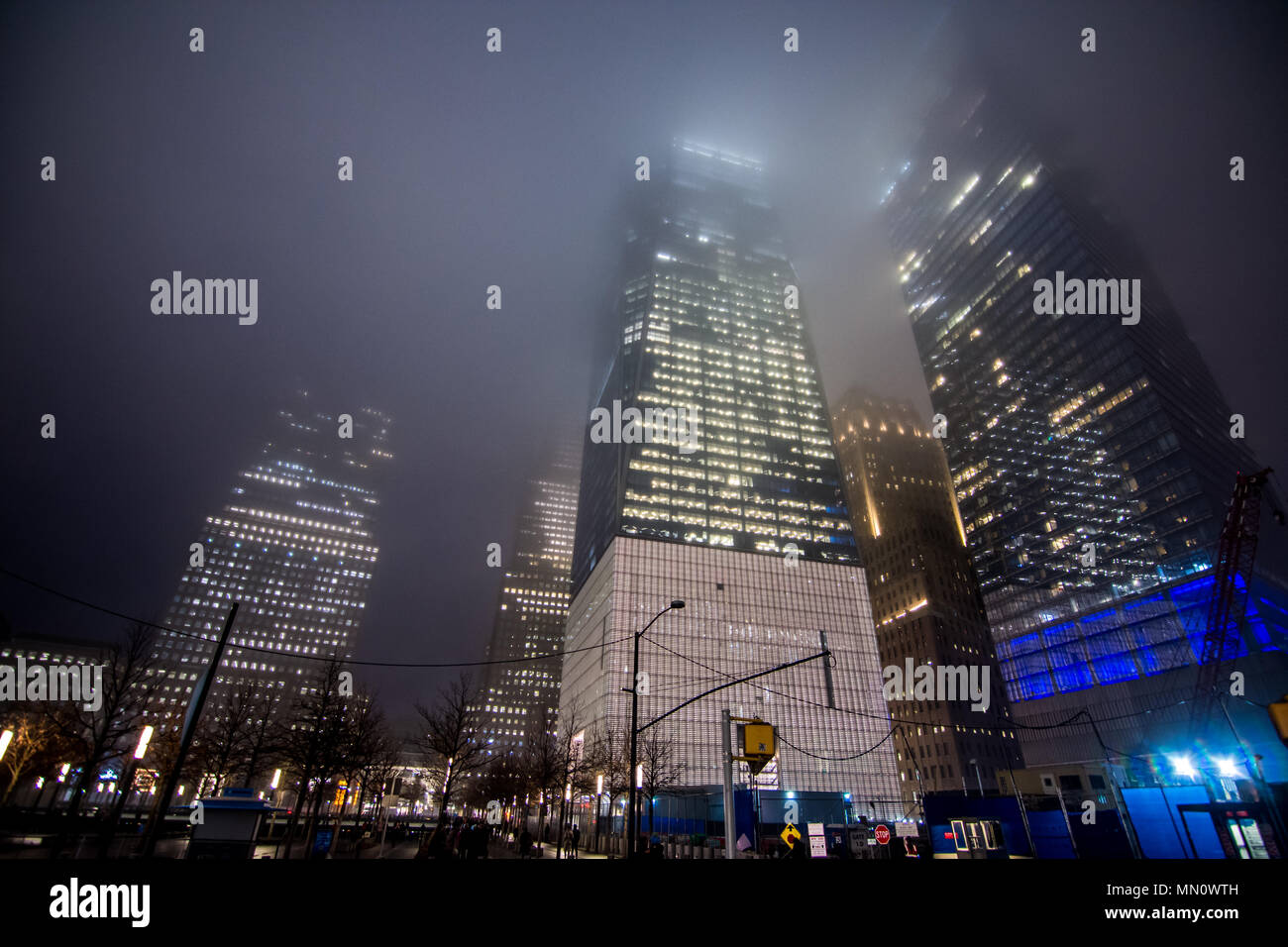 Fog shrouded skyscraper of manhattan hi-res stock photography and ...