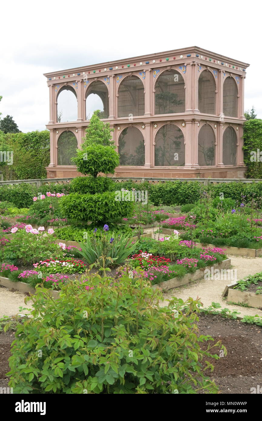 The Elizabethan garden at Kenilworth Castle reflects the planting ...