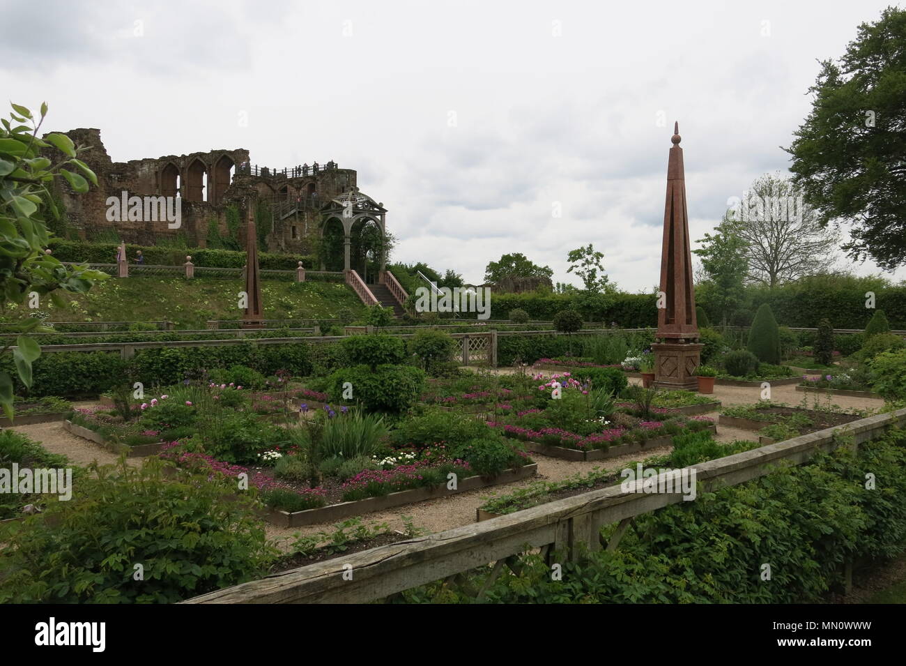 The Elizabethan garden at Kenilworth Castle reflects the planting ...