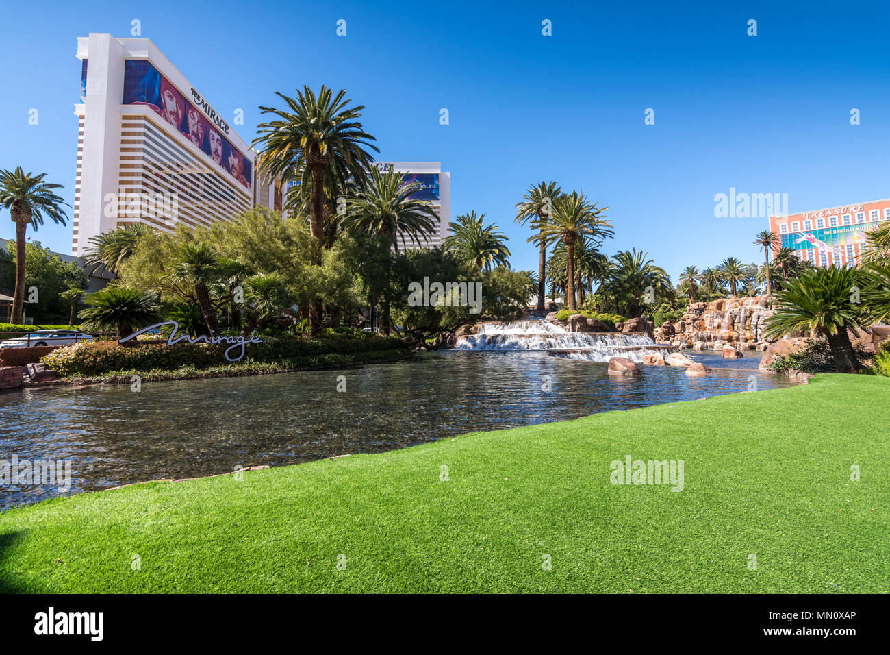 Las Vegas, US - April 26, 2018: Fountains and the famous Mirage hotel ...