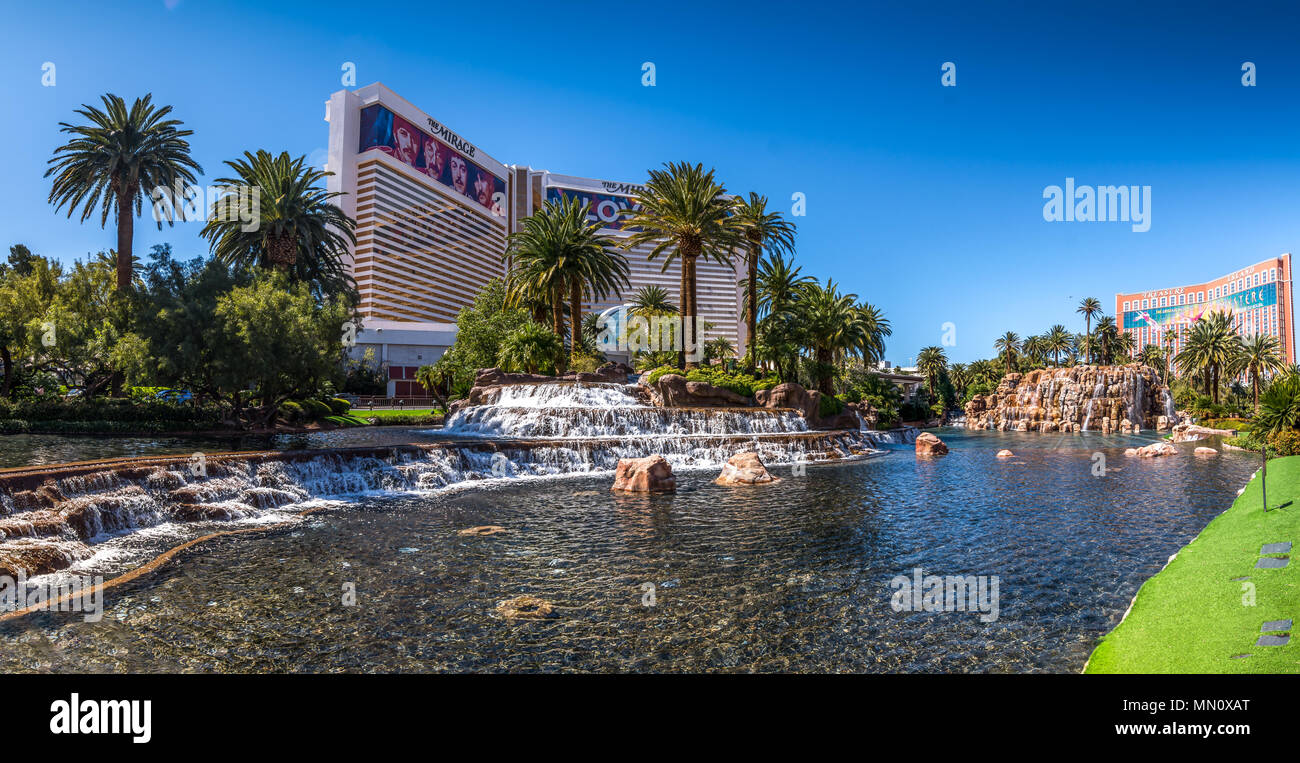 Las Vegas, US - April 26, 2018: Fountains and the famous Mirage hotel ...