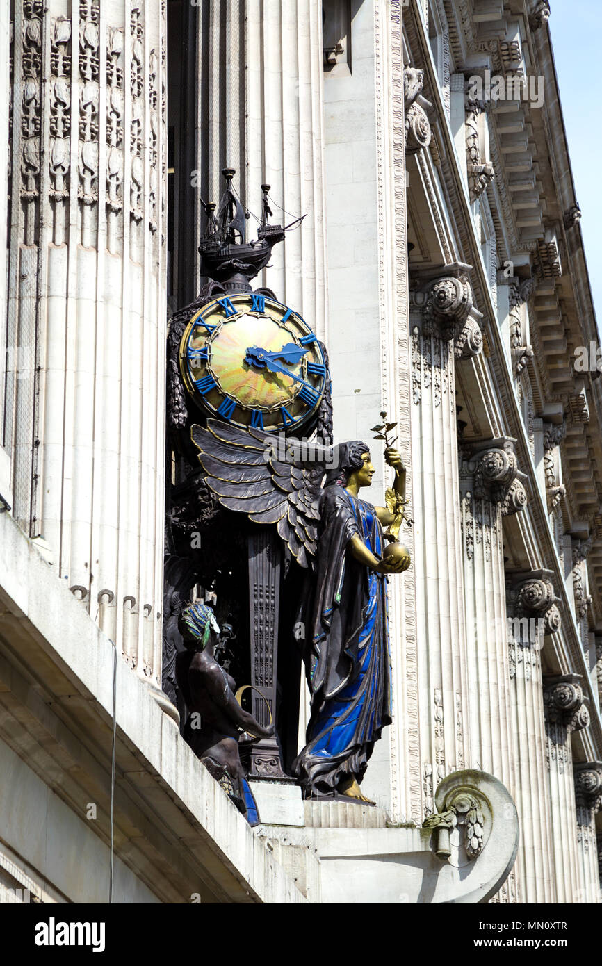Queen time clock selfridges department hi-res stock photography and ...
