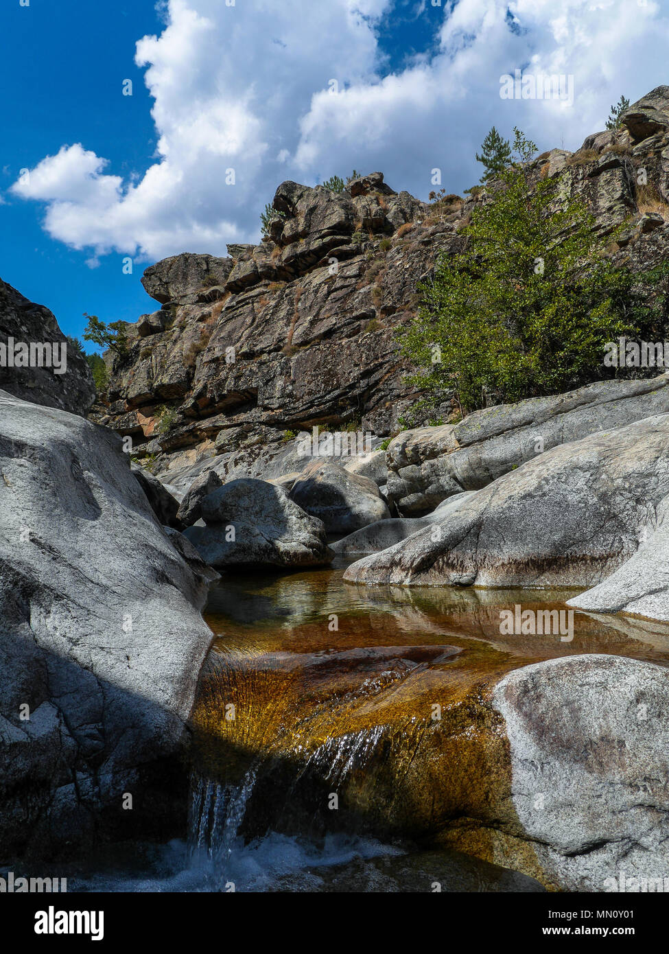 Carving rocks hi-res stock photography and images - Alamy