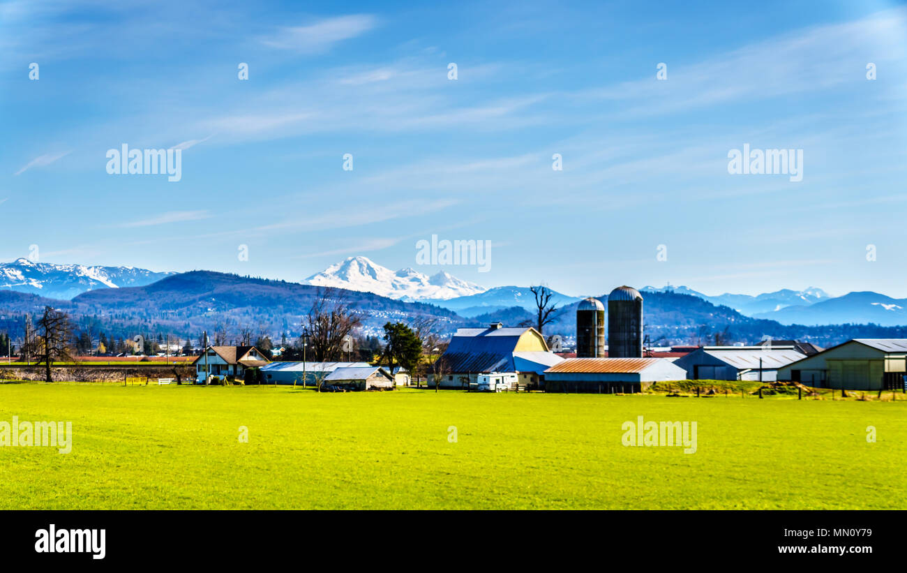 A beautiful scenery of Mount Baker in the Cascade Mountains in ...