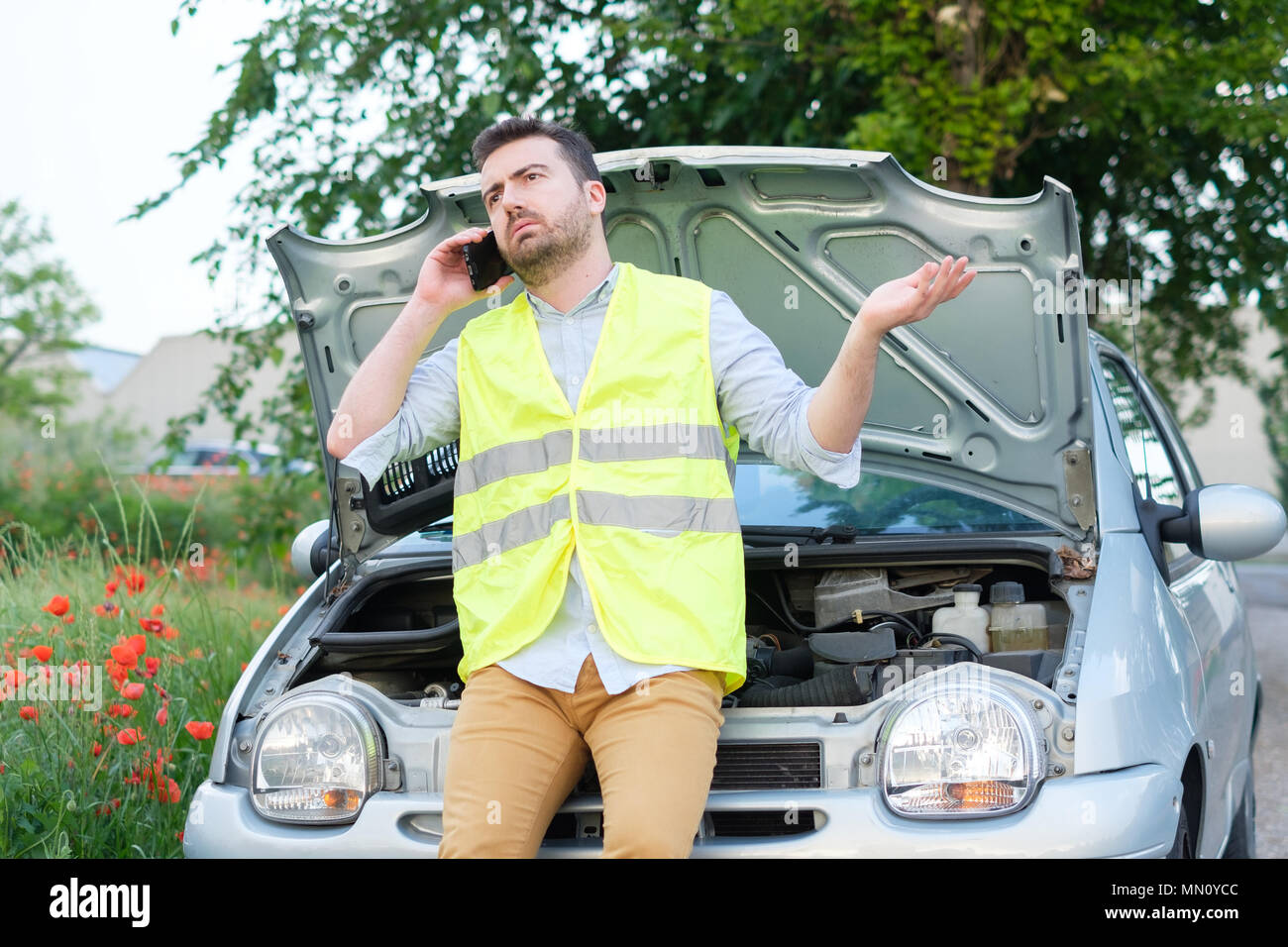 Breakdown car hi-res stock photography and images - Alamy