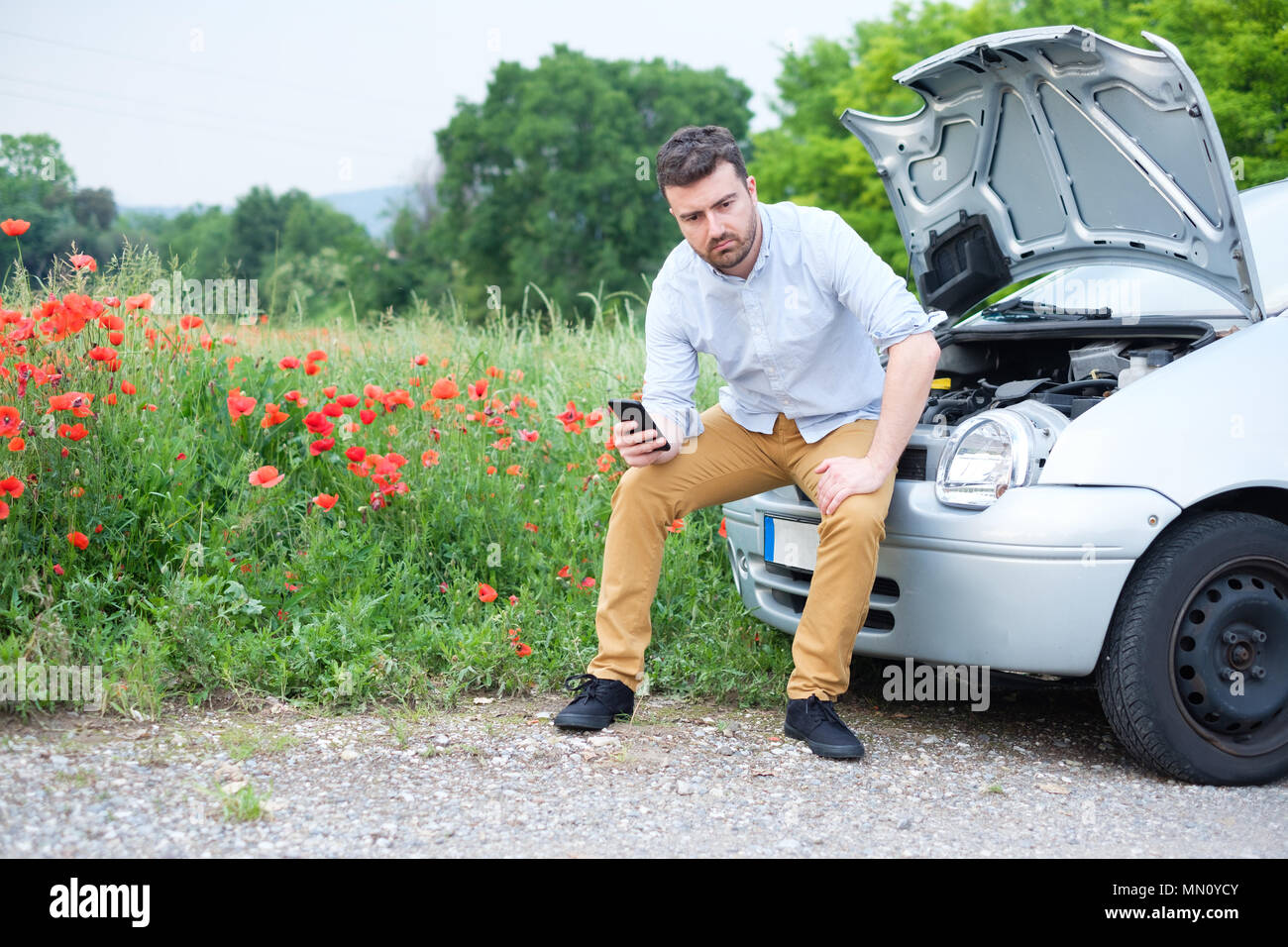 Breakdown car hi-res stock photography and images - Alamy