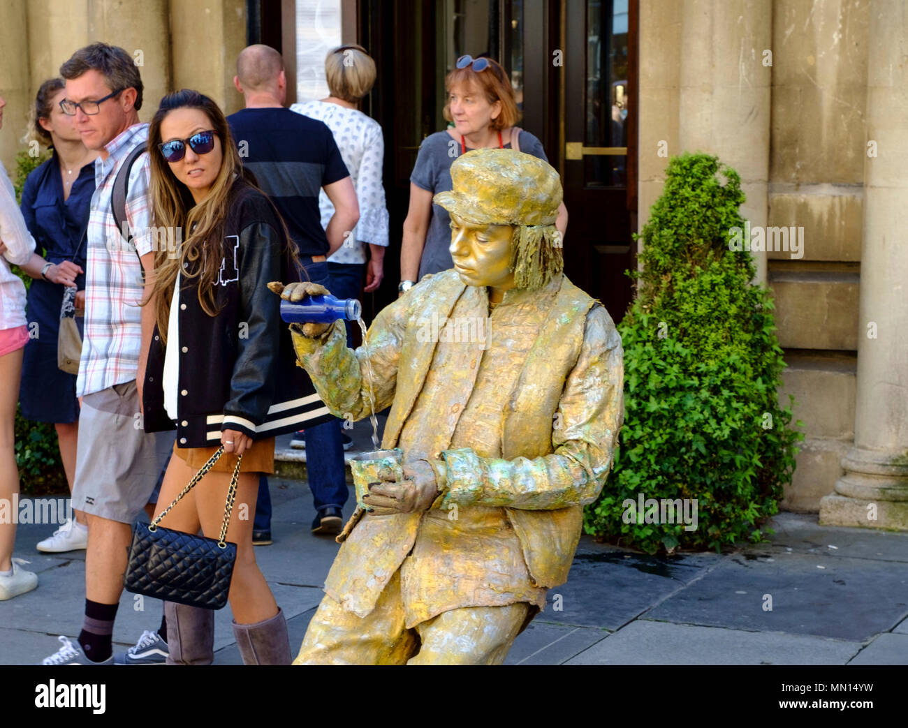 The gold man living statue hi-res stock photography and images - Alamy
