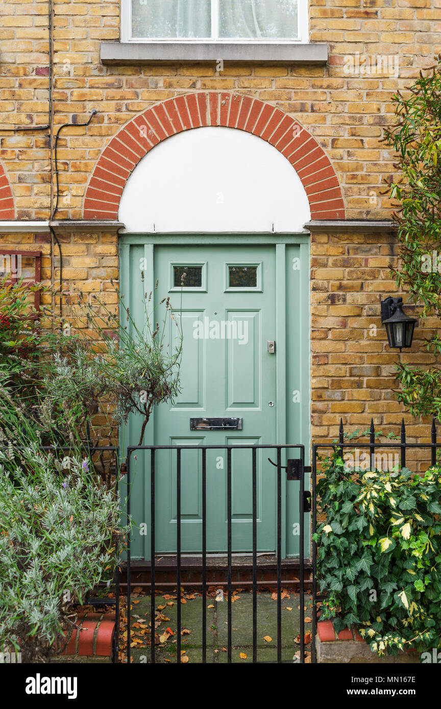 Europe england style construction hi-res stock photography and images ...