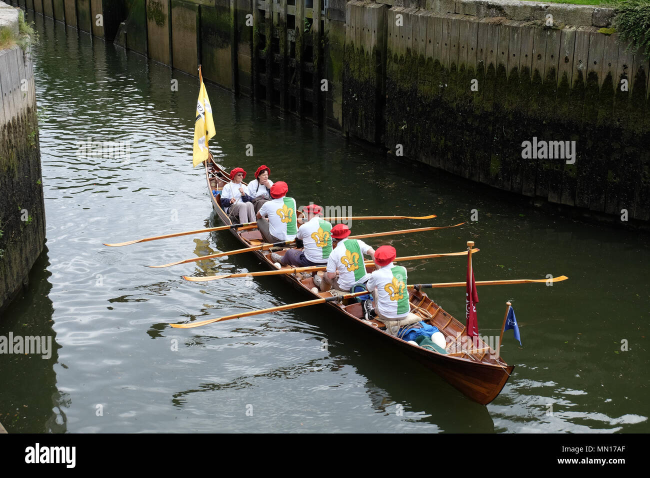 Ceremonial thames boat hi-res stock photography and images - Alamy