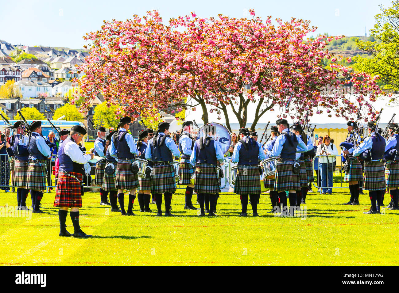 Lifting pipe hi-res stock photography and images - Alamy