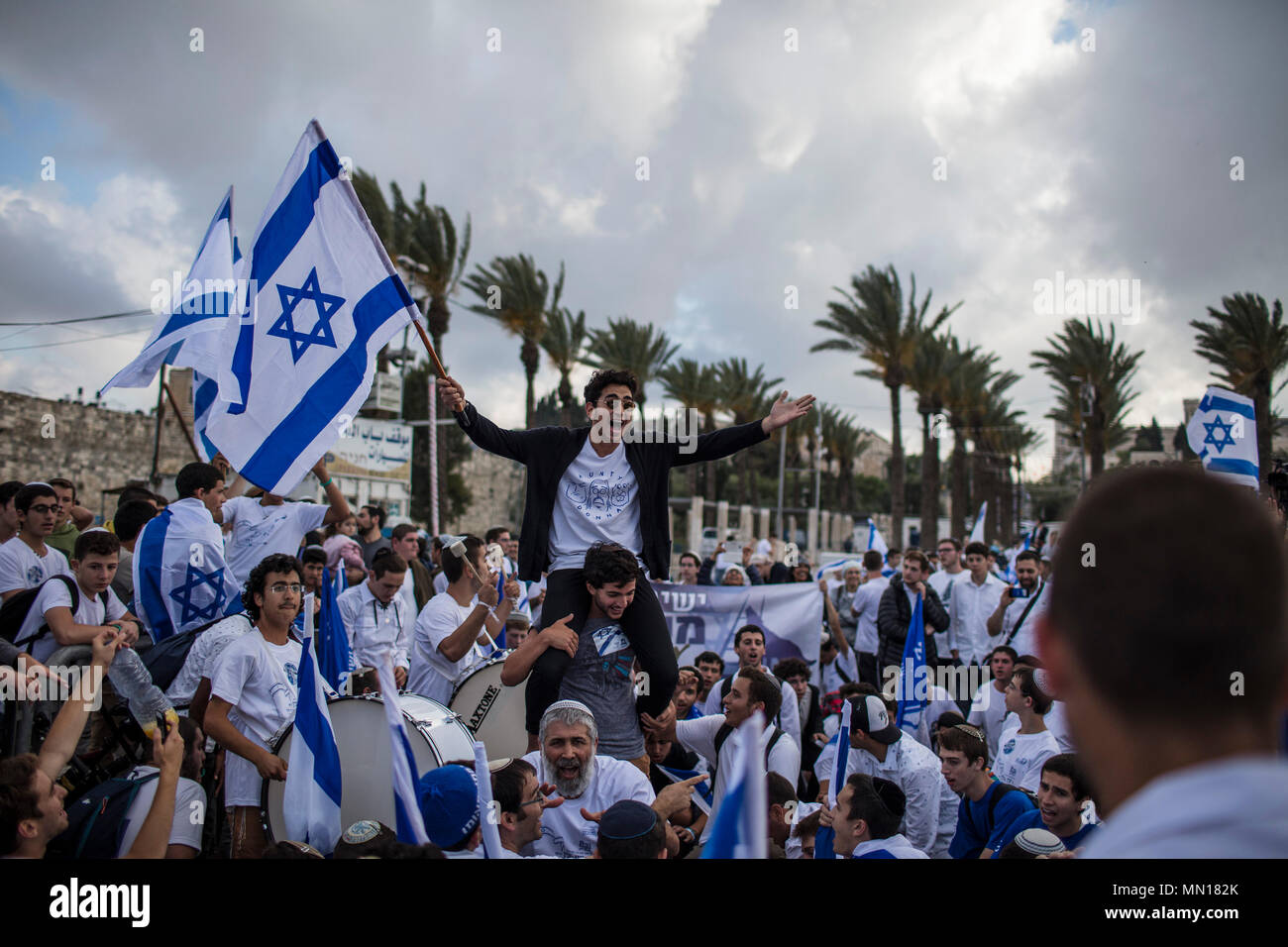 Jerusalem, Israel. 13th May, 2018. Jewish boys wave flags of Israel ...