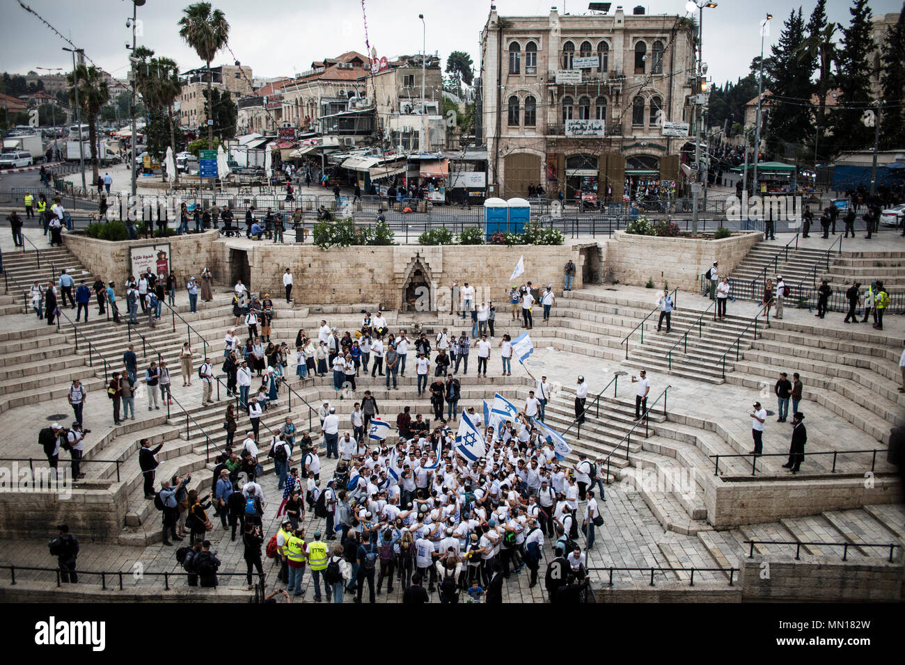 Jerusalem, Israel. 13th May, 2018. Jewish boys wave flags of Israel ...