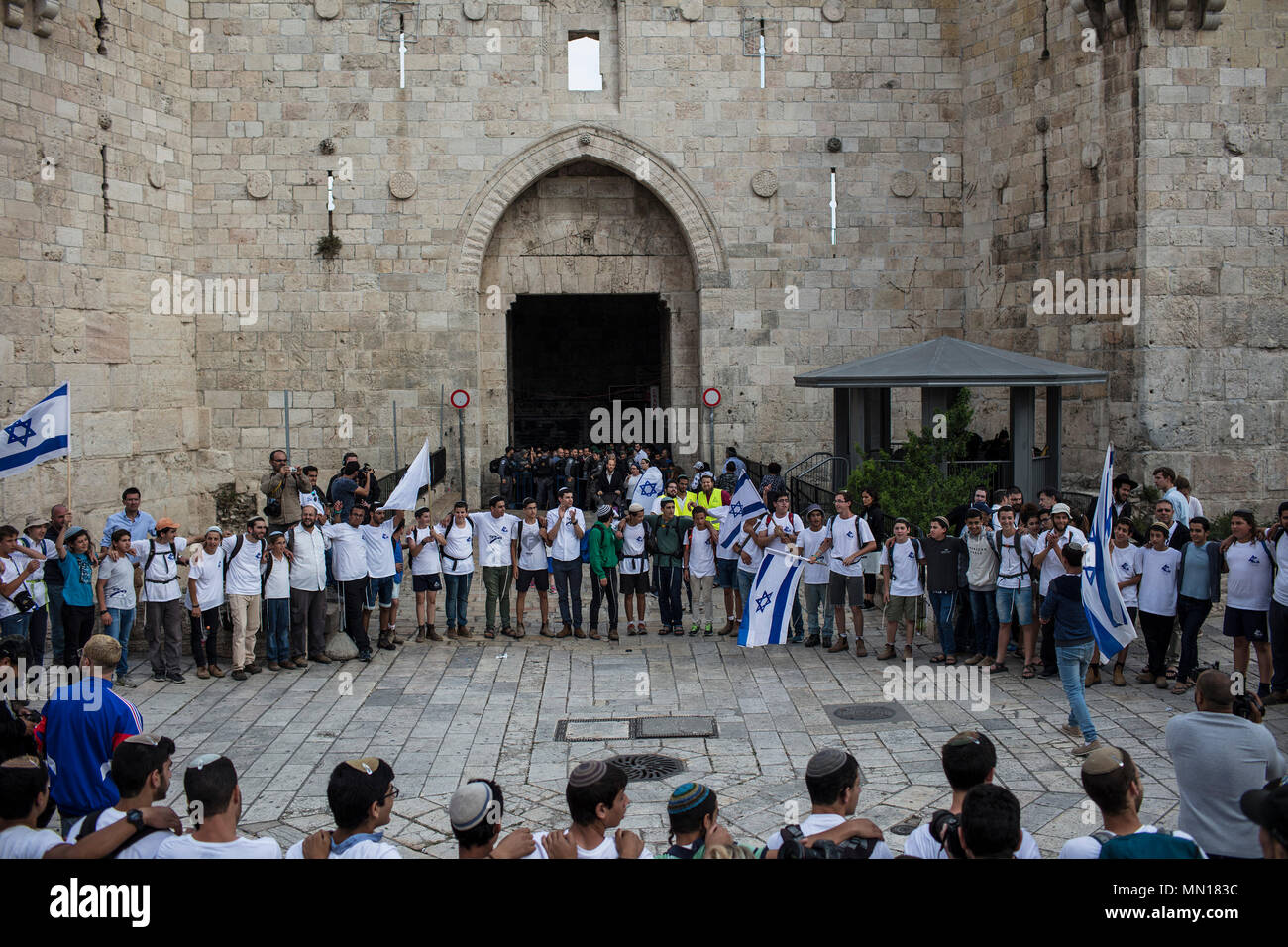 Jerusalem, Israel. 13th May, 2018. Jewish boys wave flags of Israel ...