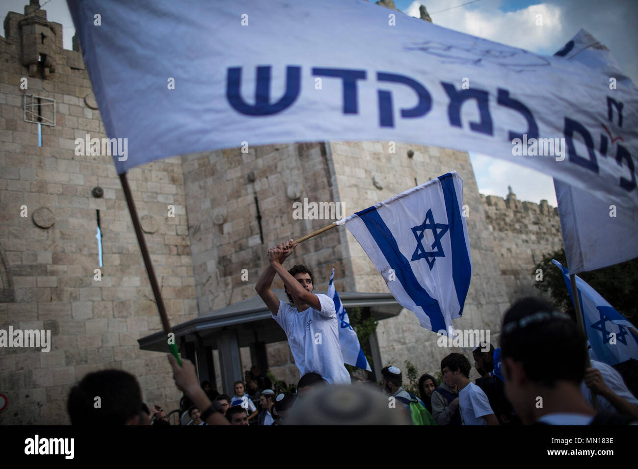 Jerusalem, Israel. 13th May, 2018. Jewish boys wave flags of Israel ...