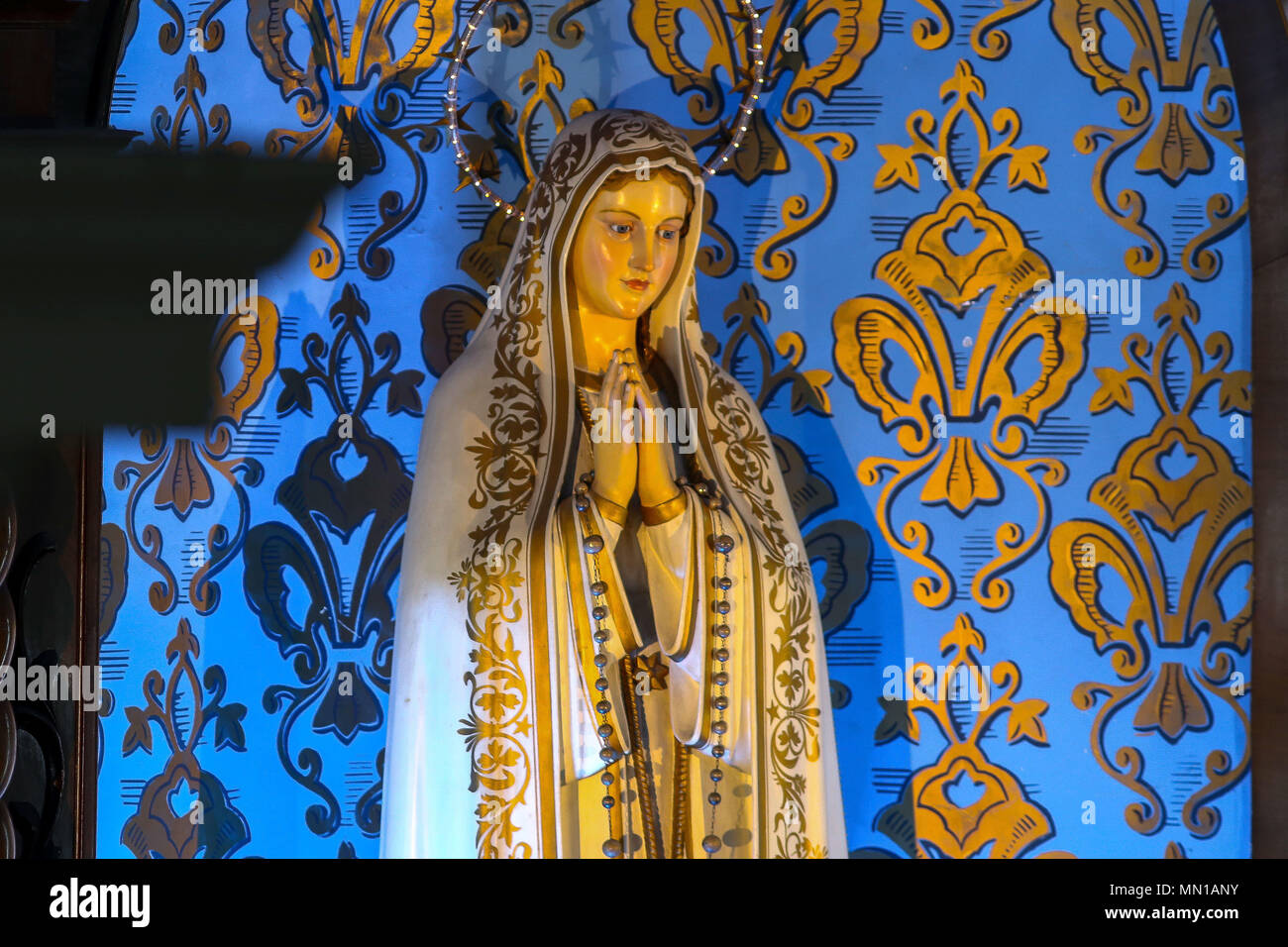 Sao Paulo, Brazil. 13th May, 2018. Faithfuls begin a procession with ...