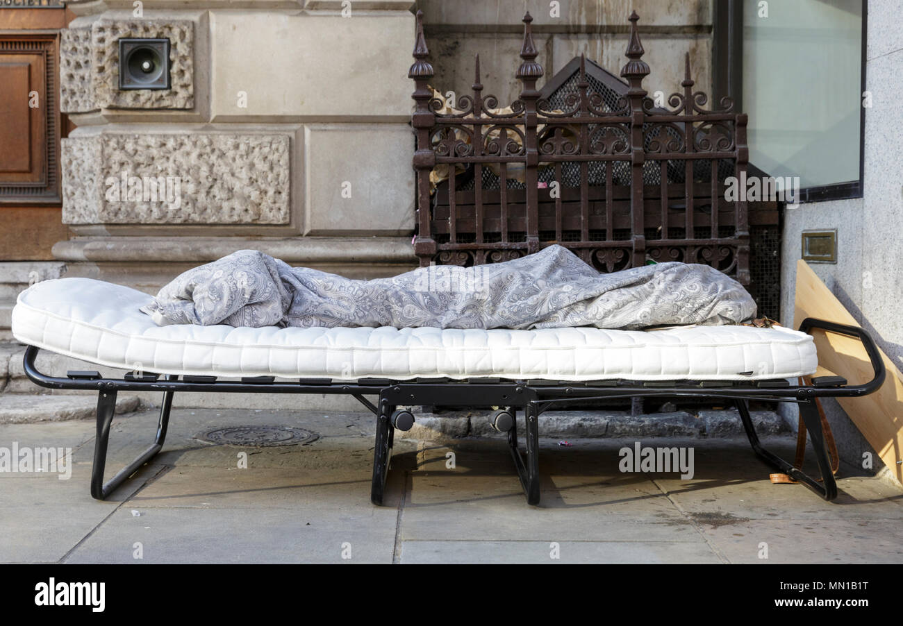 Homelessness bed hi-res stock photography and images - Alamy