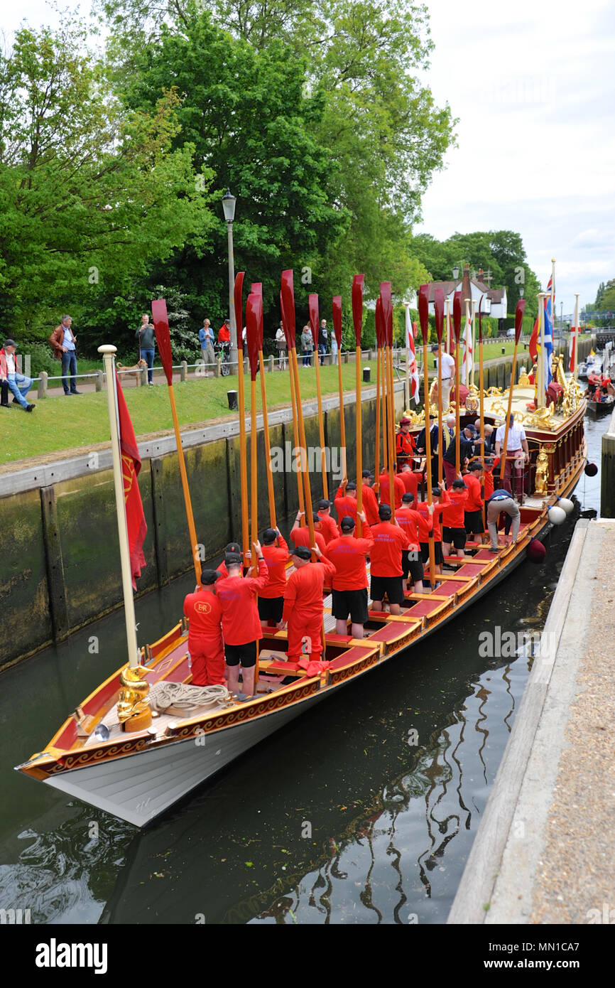London, UK. 13th May, 2018. Rowers holding their oars vertically as the ...