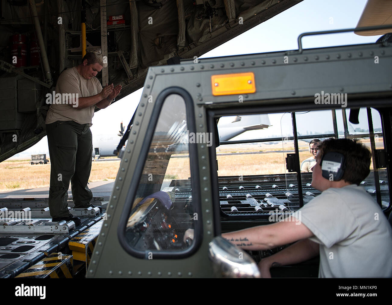Royal New Zealand Air Force W/O Raewyn Ansell, loadmaster with the 40th ...