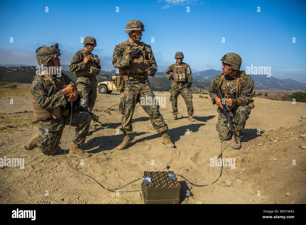 Combat engineers with Combat Service Support Company, I Marine ...