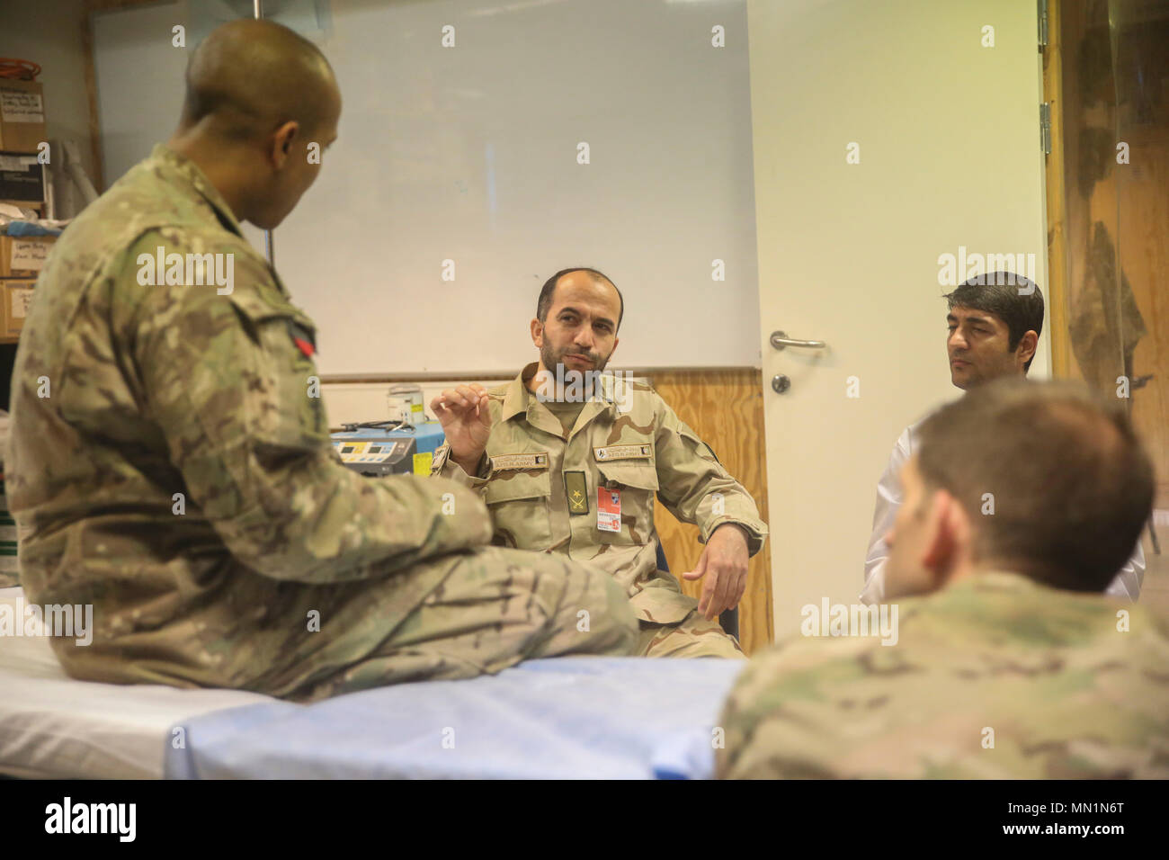 U.S. Army soldiers with 2nd Forward Surgical Team, U.S. Forces ...