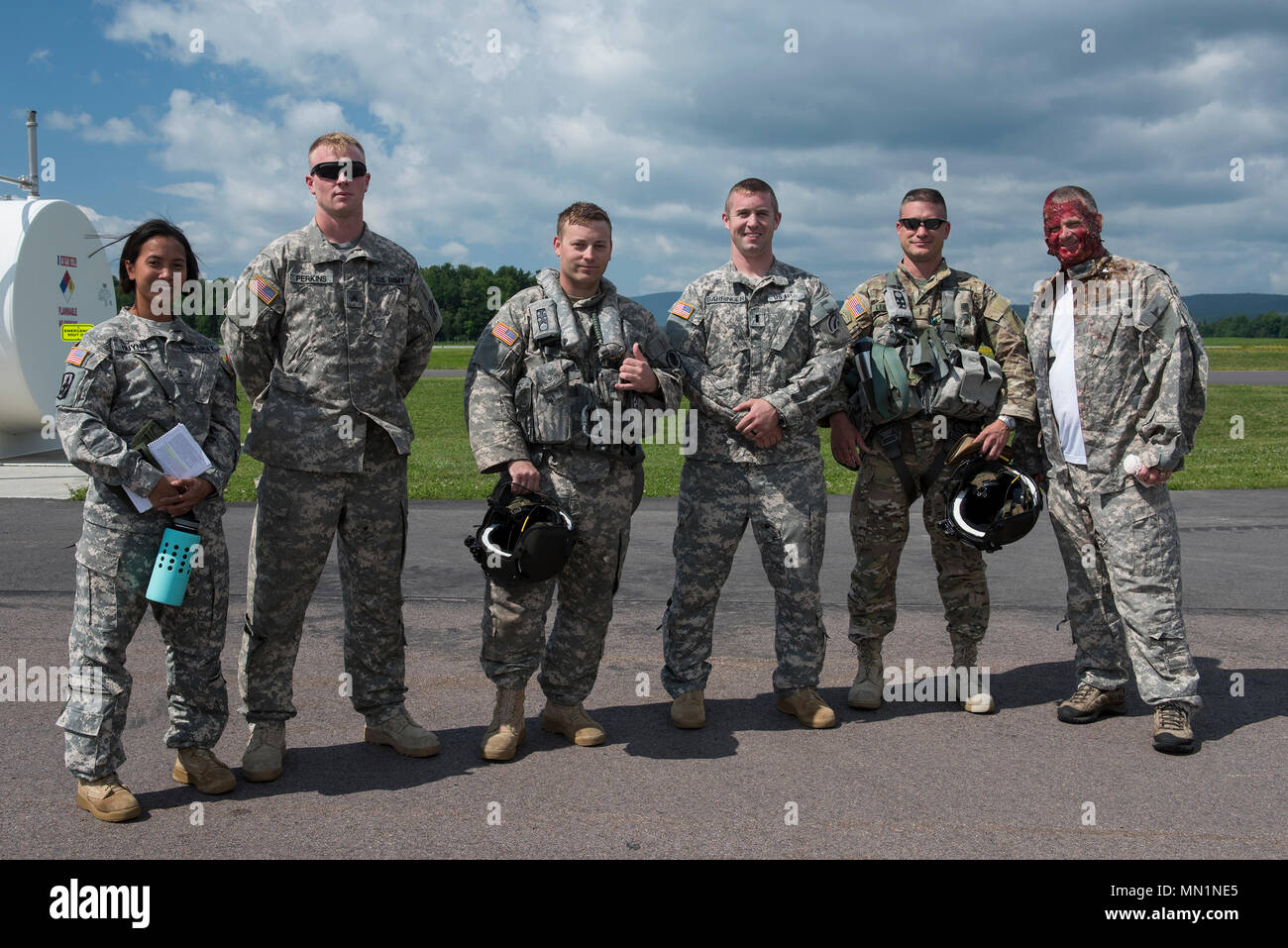 Members from the Connecticut Army National Guard, Hawaii Army National ...