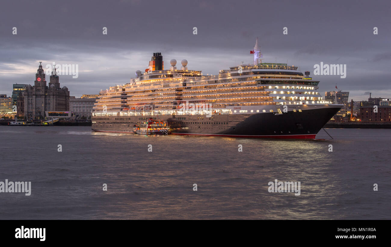 Ocean liner queen mary anchor hi-res stock photography and images - Alamy