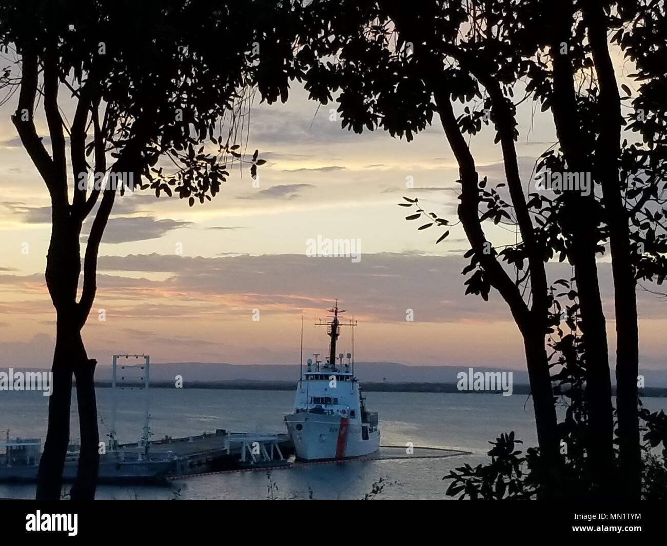 Uscgc dauntless wmec 624 hi-res stock photography and images - Alamy