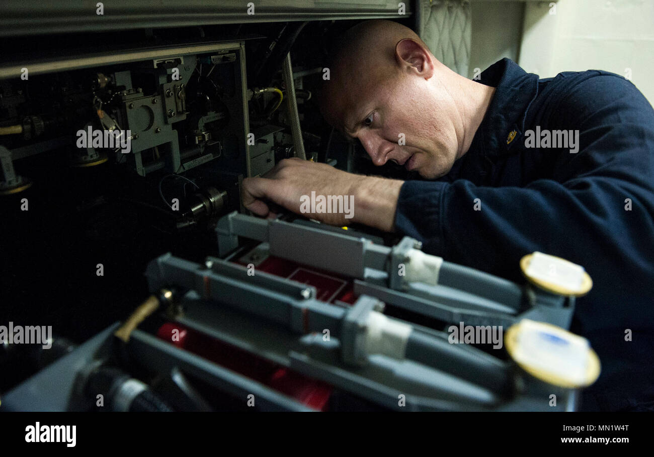 170809-N-RZ514-024 ATLANTIC OCEAN (Aug. 9, 2017) Chief Fire Controlman ...