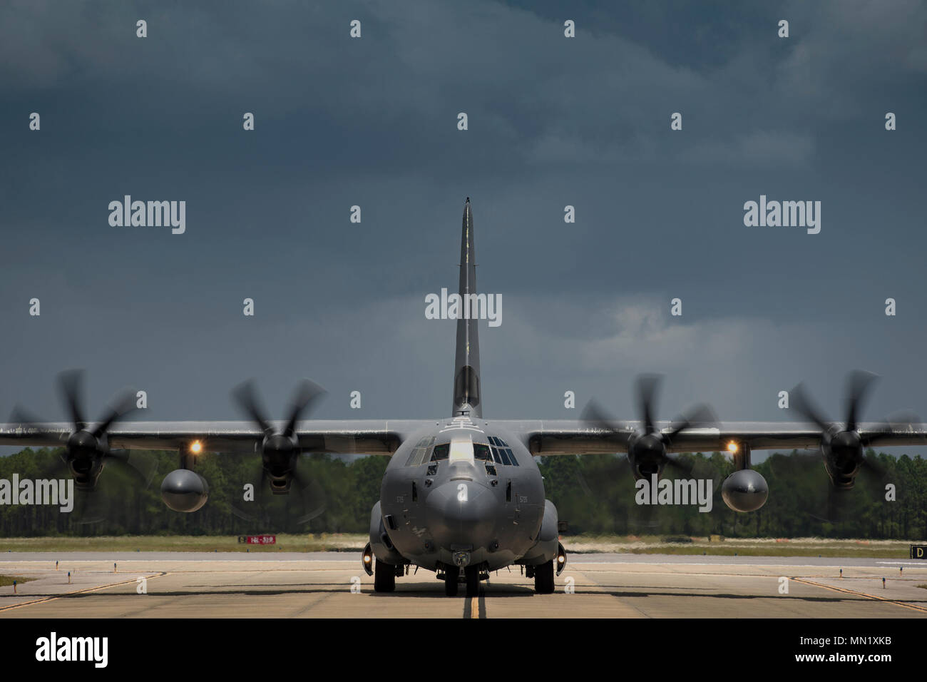 325 fighter wing hi-res stock photography and images - Alamy