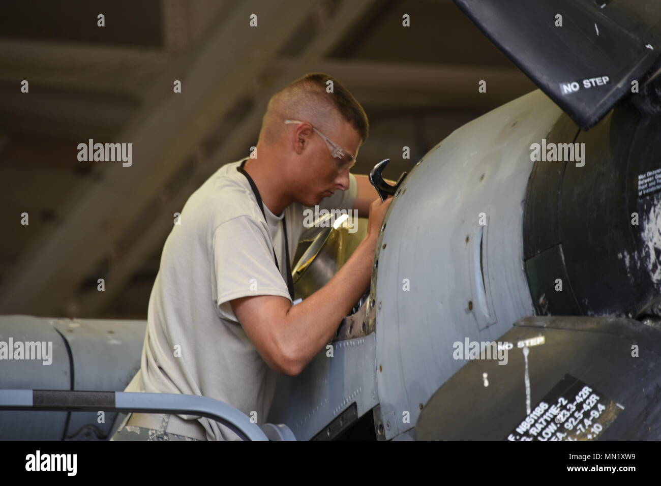 Airman James Sheton, 364th Training Squadron aircraft hydraulic systems ...