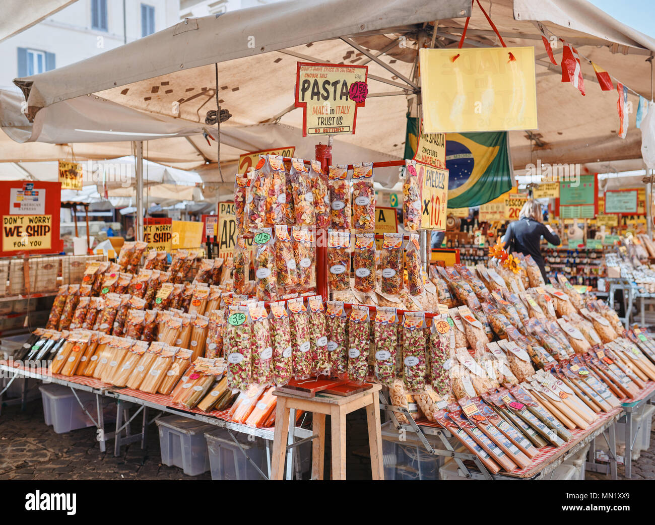Italian outdoor market hi-res stock photography and images - Alamy