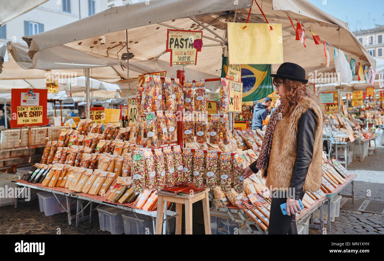 Italian outdoor market hi-res stock photography and images - Alamy