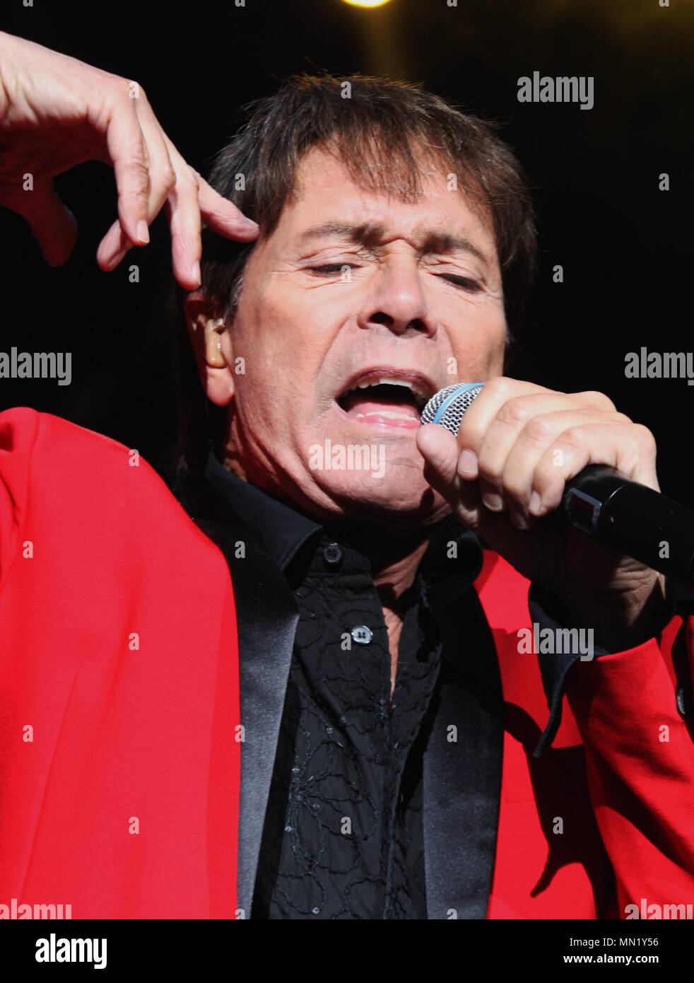 Cliff richard 1960 hi-res stock photography and images - Alamy