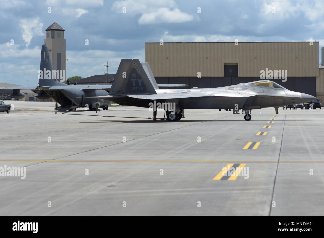 325 fighter wing hi-res stock photography and images - Alamy