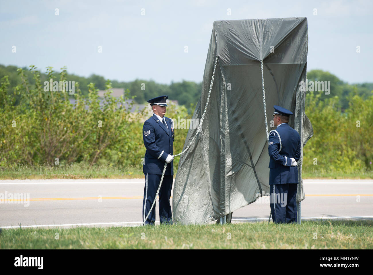 Members of the Wright-Patterson Air Force Base honor guard stand with ...