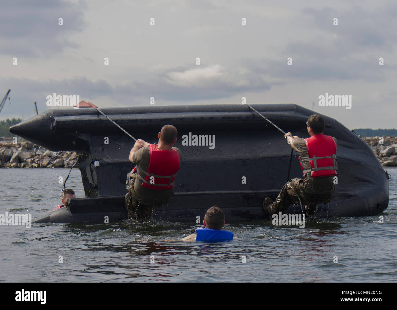 U.S. Army National Guard Soldiers with Charlie Troop, 1st Squadron ...