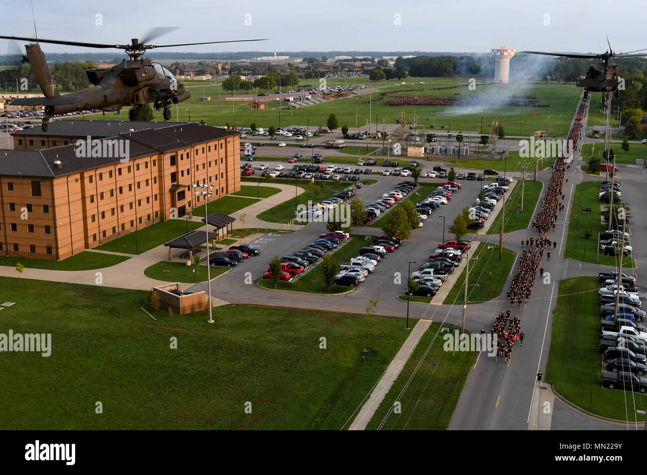 Soldiers with the 101st Airborne Division (Air Assault) participate in ...