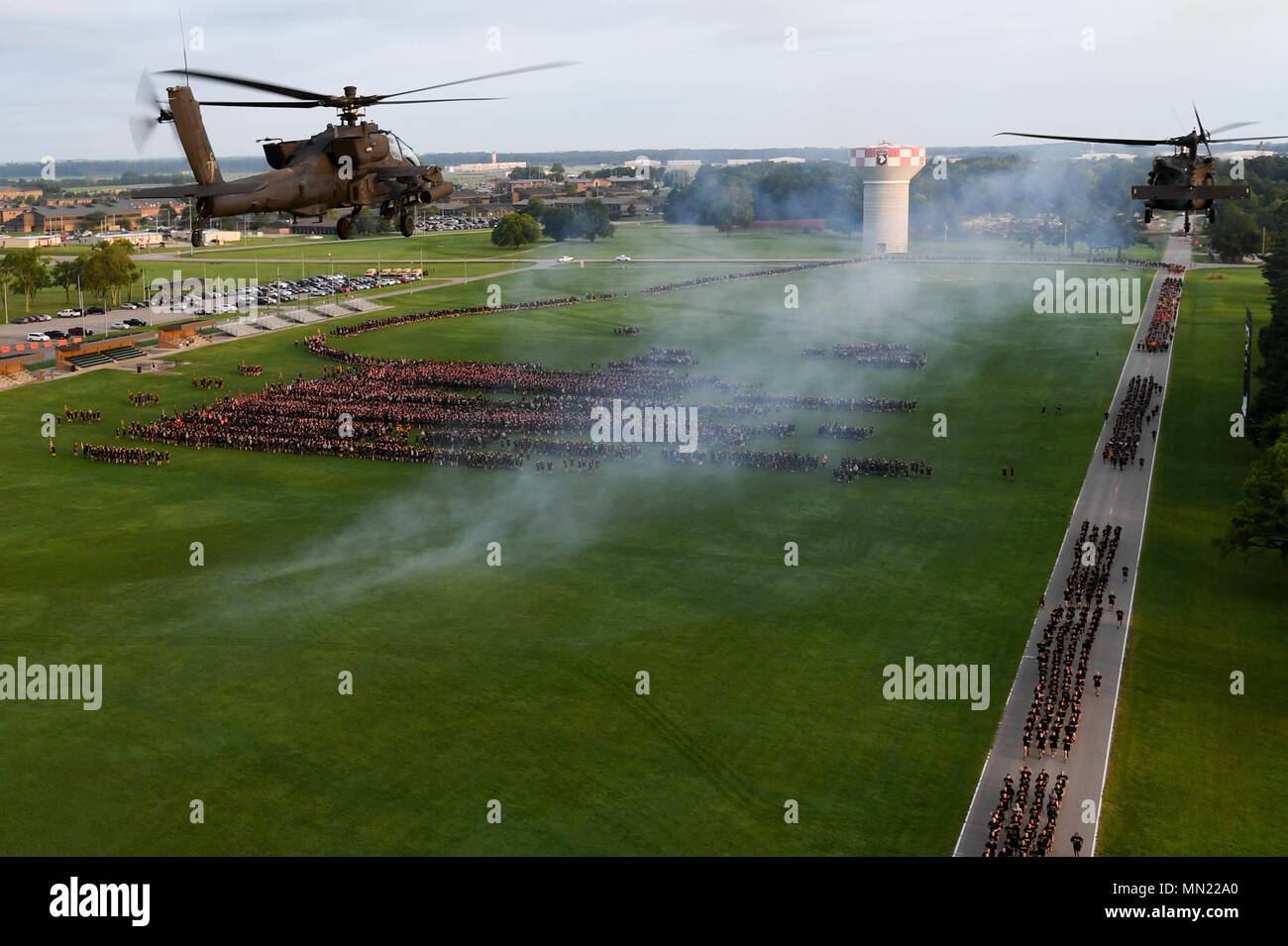 Soldiers with the 101st Airborne Division (Air Assault) participate in ...