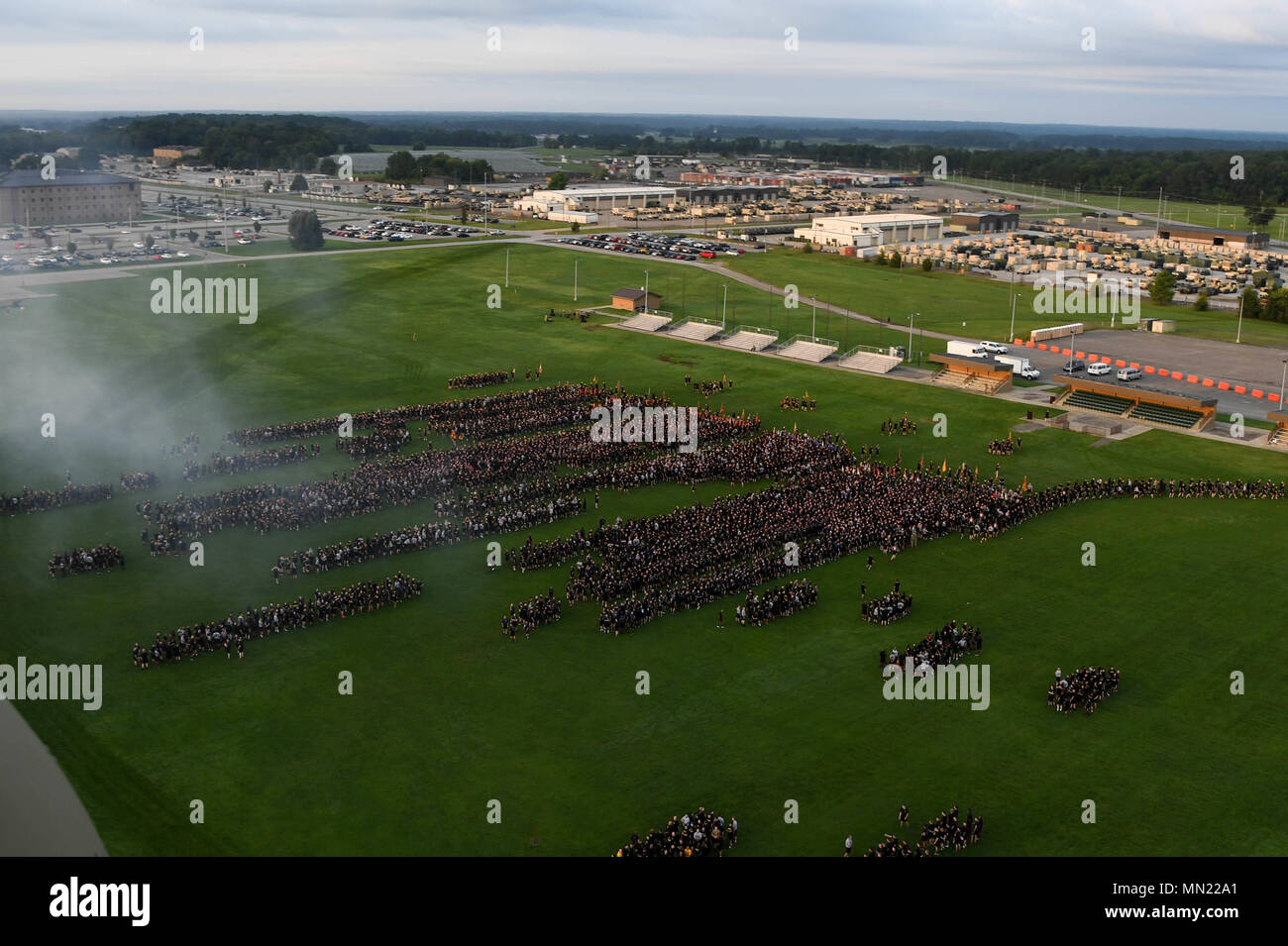 Soldiers with the 101st Airborne Division (Air Assault) participate in ...