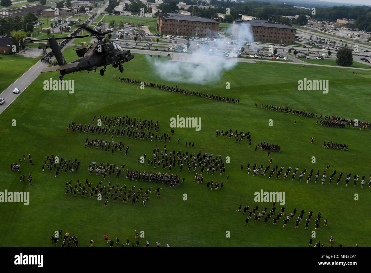 Soldiers with the 101st Airborne Division (Air Assault) participate in ...