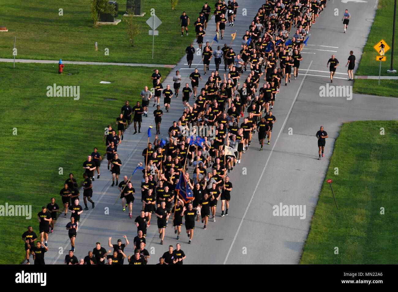 Soldiers with the 101st Airborne Division (Air Assault) participate in ...
