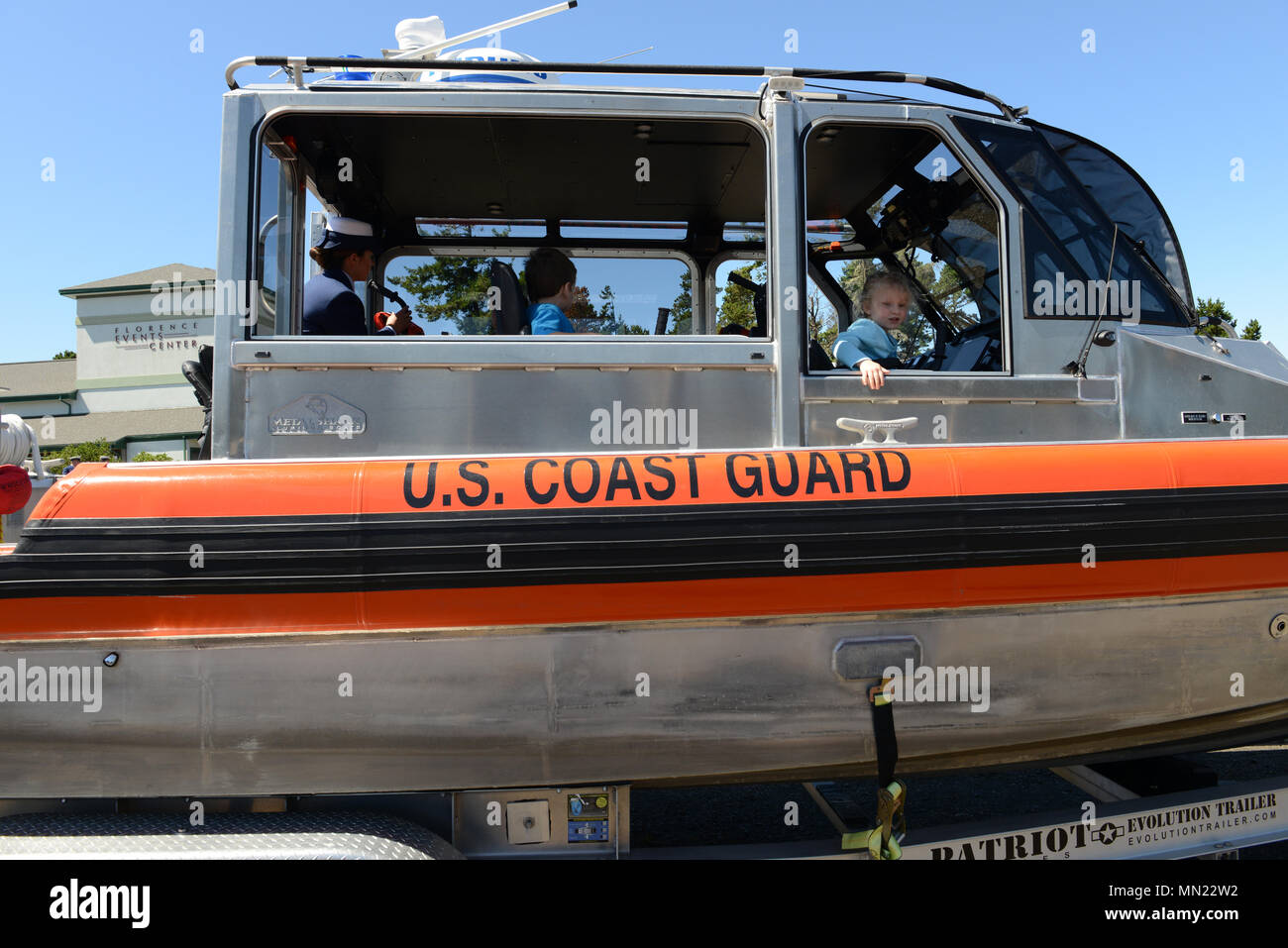 Coast guard 29 foot response boat small ii hi-res stock photography and ...